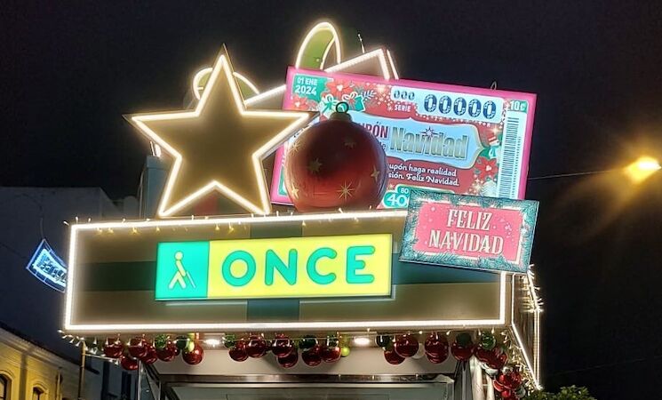 El quiosco de la ONCE en la Puerta de la Villa de Mérida felicita la ...