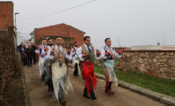 Los Danzantes de Peloche encenderán tradicional luminaria de la fiesta ...
