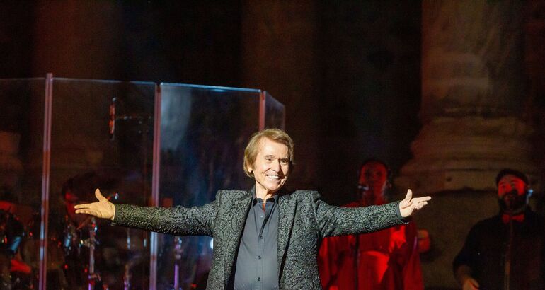 Mérida vive otra "gran noche" de "escándalo" de la mano de Raphael