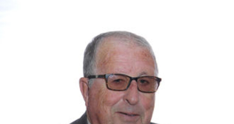 La Diputación de Badajoz reconoce la vida profesional de Fernando Cortés