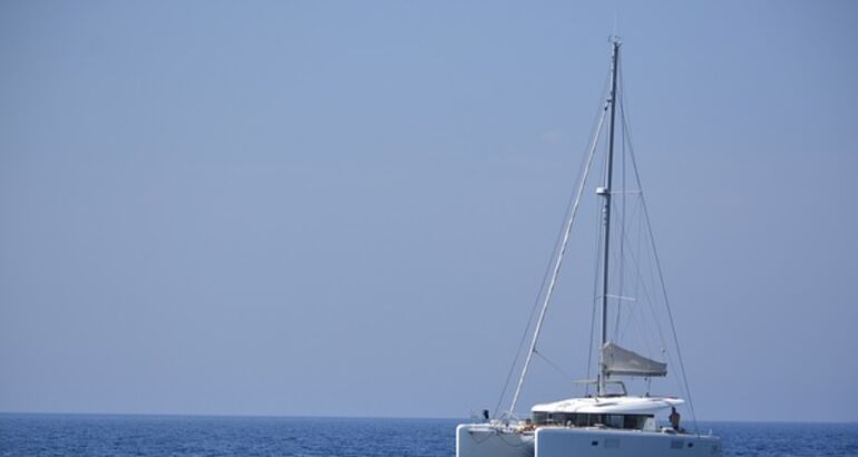 Alquiler de catamaranes en el Mediterráneo y formación náutica con ...