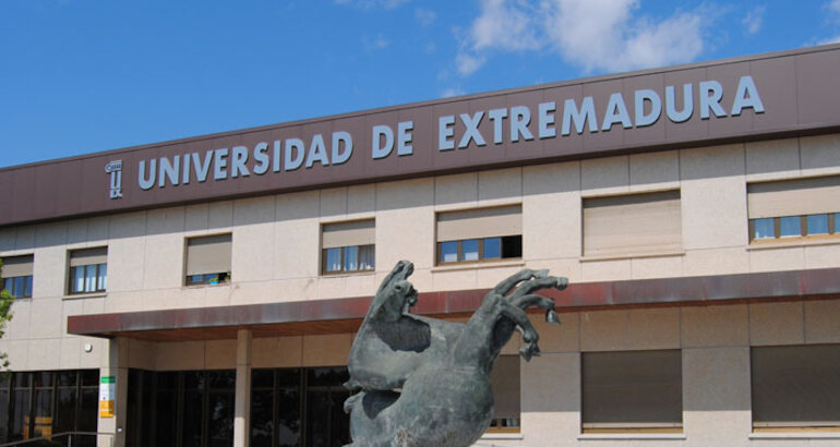 UEX conmemora 50 aniversario con cuatro mesas de debate sobre su historia