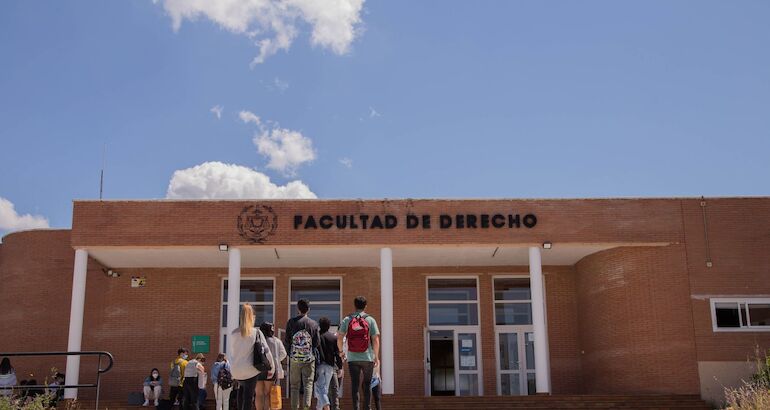 La Facultad de Derecho de la UEx organiza varias actividades para conmemorar sus 50 años