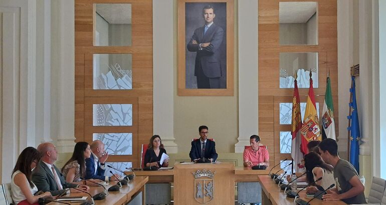 El Ayuntamiento aprueba la ayuda de 200.000€ al CP Cacereño para acondicionar el estadio