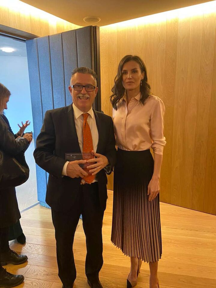 El doctor del Universitario de Badajoz Enrique Galán, premiado