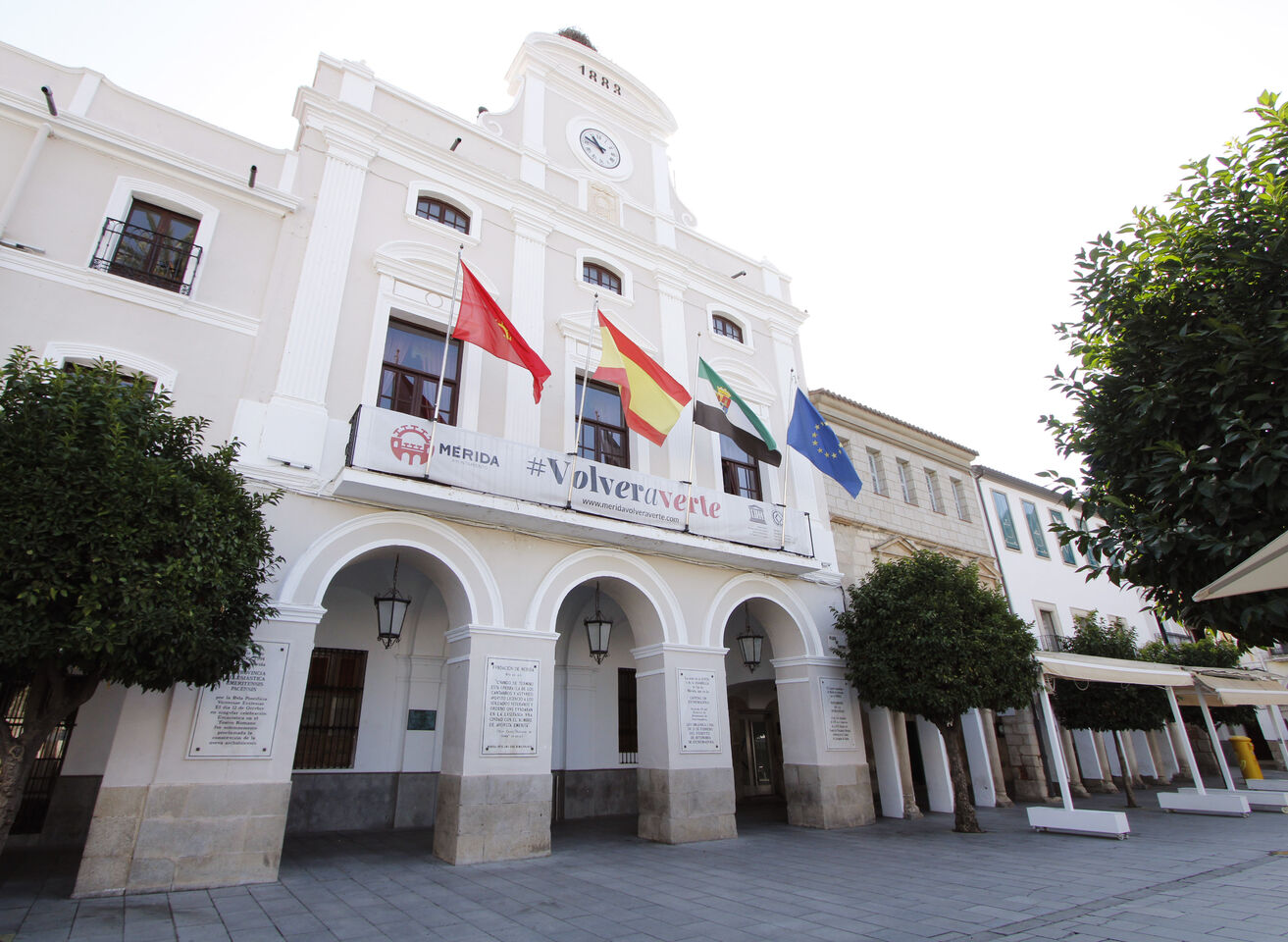 La fachada del Ayuntamiento de Mérida se ilumina en turquesa por el Día ...