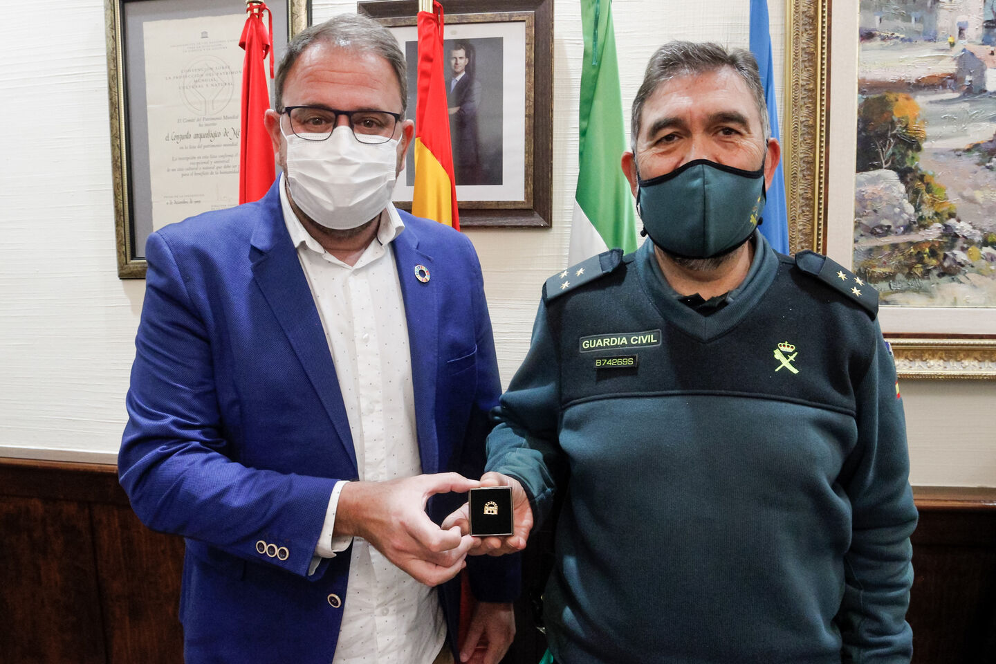 El capitán de la Guardia Civil José Fernández Bernal recibe insignia ...