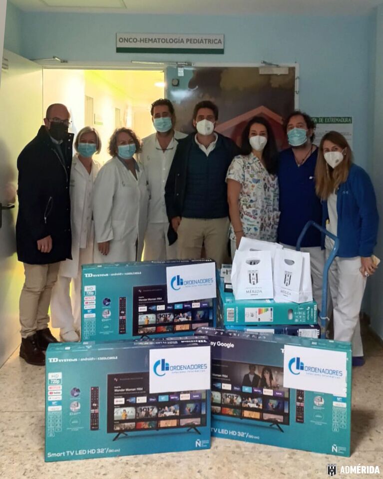 La AD Mérida dona seis televisores a la planta de onco hematología del ...