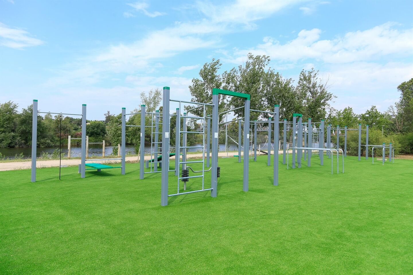 La Isla de Mérida estrena un nuevo parque de calistenia en la zona de ...