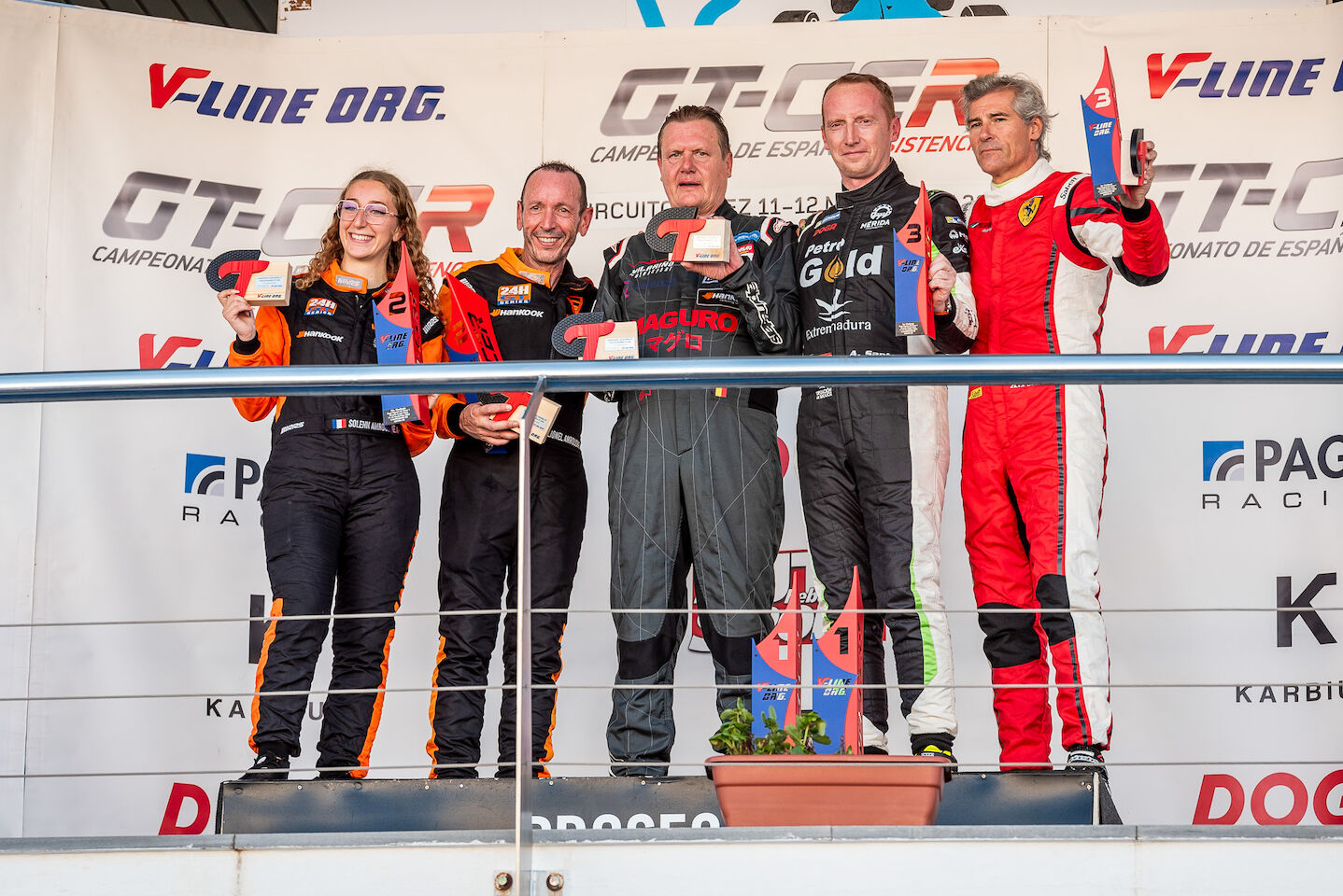 El piloto extremeño Ángel Santos asume el liderato en Jerez