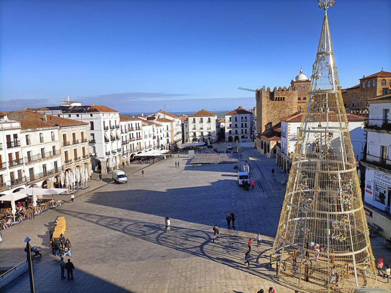 Plaza Mayor de Cáceres contará con una pista de hielo sintético y una ...