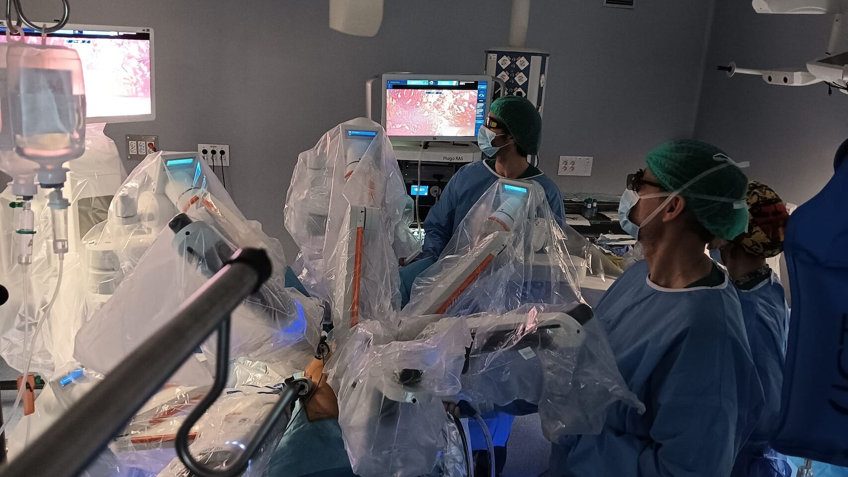 Hospital Universitario Cáceres realiza más de 80 operaciones con robot ...