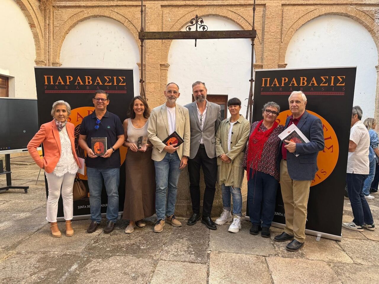 Julia San Miguel gana el XI Premio 'Parábasis-Plaza del Arte' de la ...