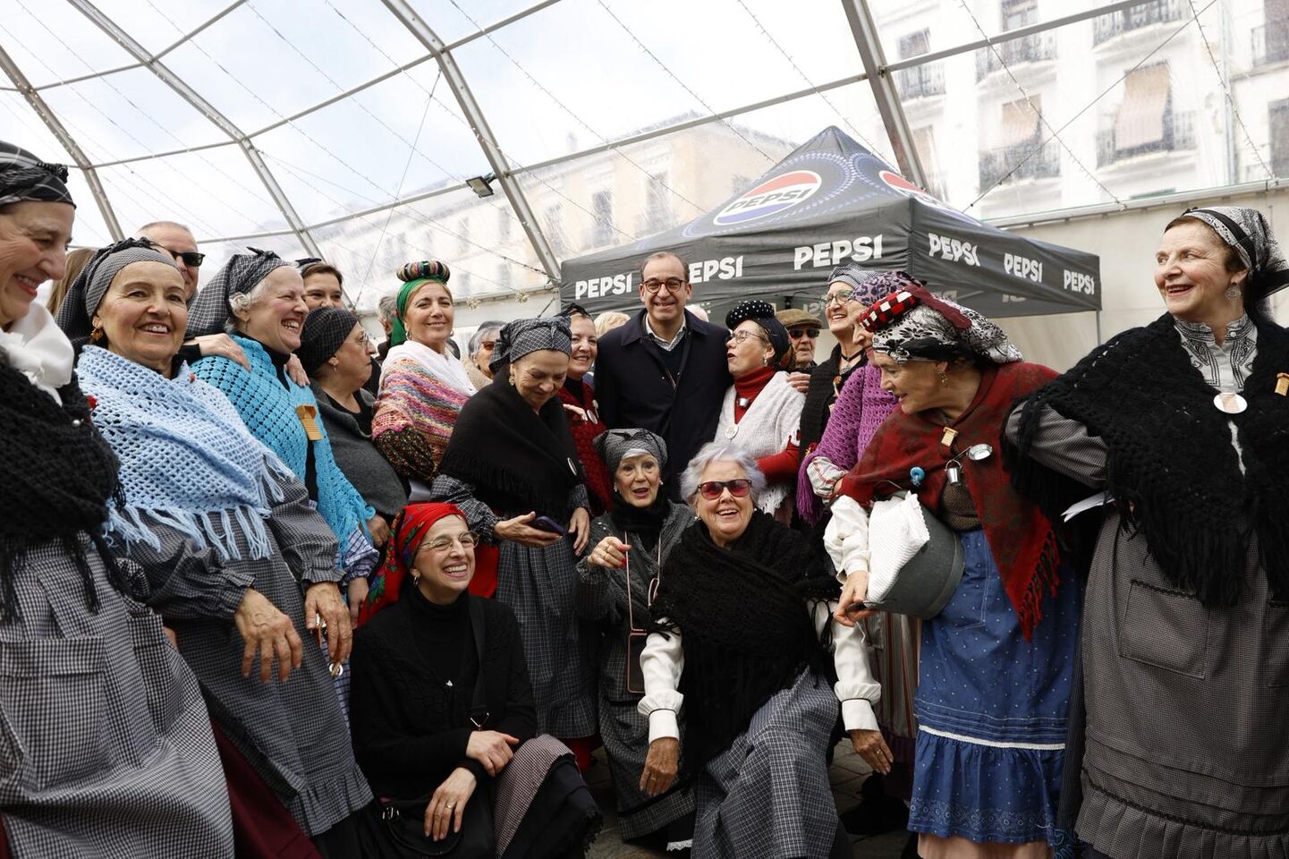 La fiesta de Las Lavanderas y la quema del pelele dan comienzo al ...