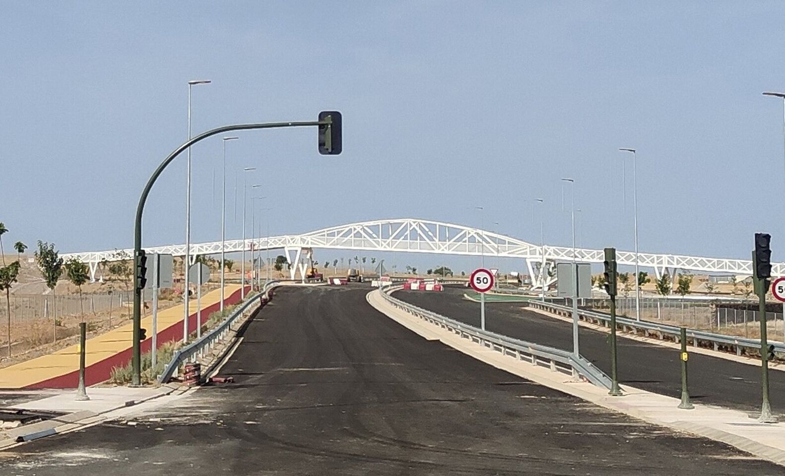 Pasarela peatonal de la Ronda Sureste de Cáceres toma forma con 165 ...