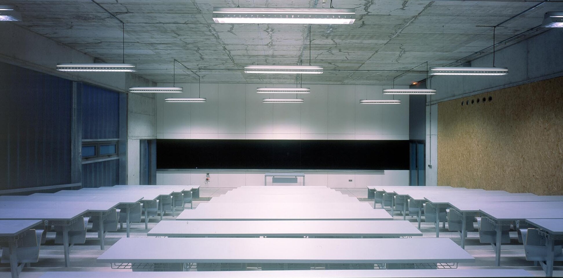 La UEx suspende las clases en la tarde de este miércoles por el temporal